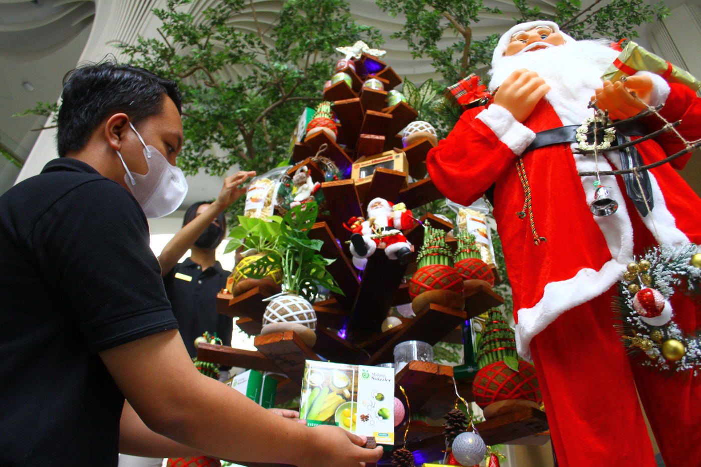 10 Inspirasi DIY Membuat Pohon Natal Sendiri di Rumah