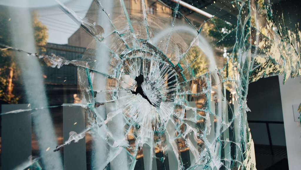 Hukum Penjarahan dalam Islam: Boleh Tidak Menjarah & Sanksinya