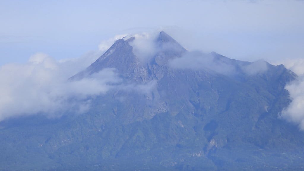 Info Kondisi Gunung Merapi di Jogja Terkini, Status, & CCTV Live