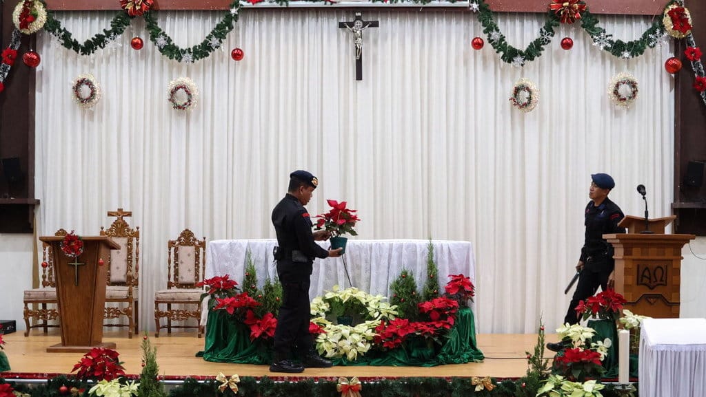 10 Dekorasi Natal Altar Gereja Sederhana dan Elegan