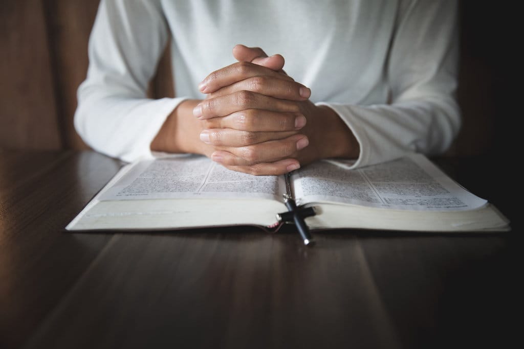 30 Ayat Alkitab tentang Kasih Setia Tuhan yang Tak Berkesudahan