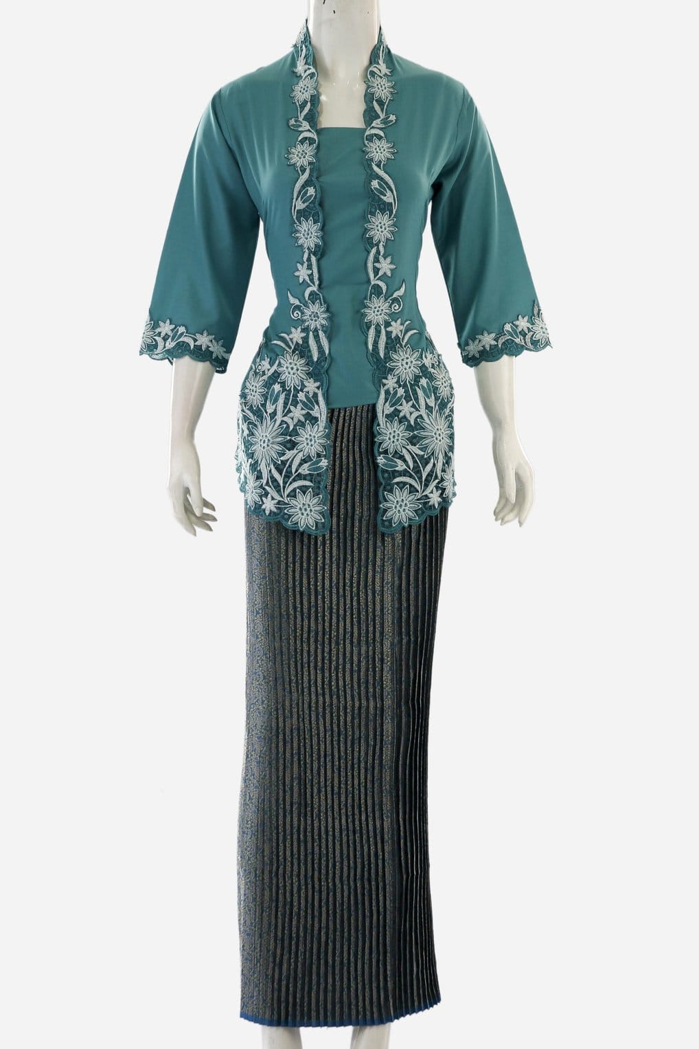 10 Inspirasi Rok Kebaya untuk Wisuda