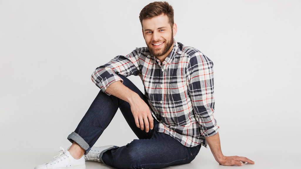 10 Ide OOTD Clean Outfit Cowok yang Simpel & Menarik