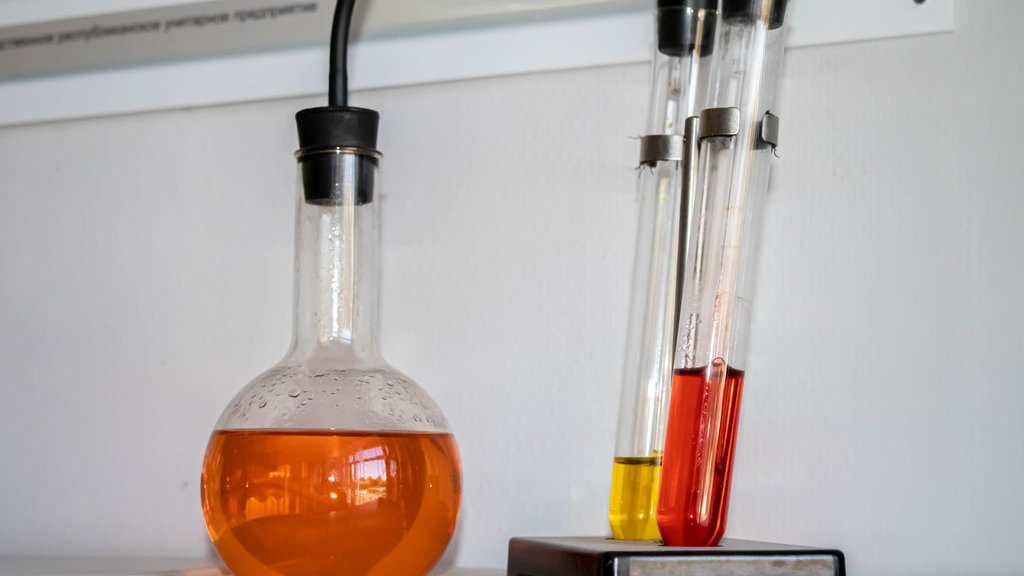 25 Daftar Alat-Alat Laboratorium IPA Kimia, Fungsi, & Gambarnya