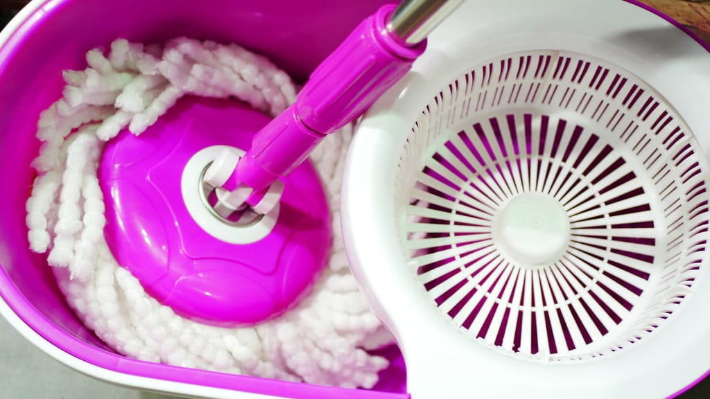 10 Rekomendasi Merk Alat Pel Lantai Tanpa Peras Bagus & Awet