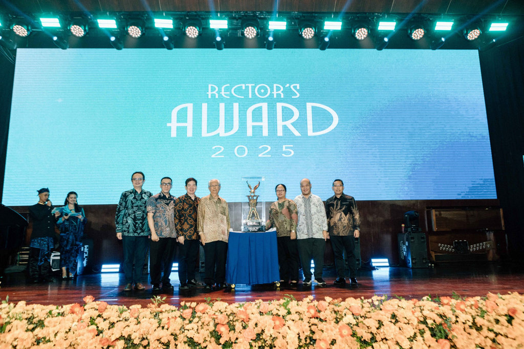UPH Apresiasi 501 Mahasiswa Berprestasi Lewat UPH Awards 2025