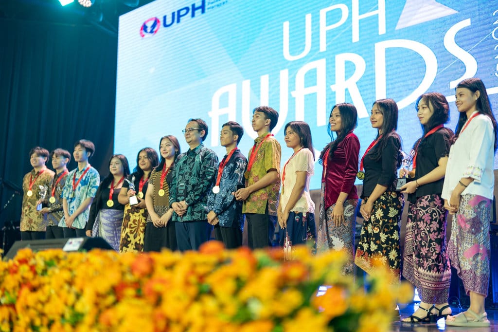 UPH Apresiasi 501 Mahasiswa Berprestasi Lewat UPH Awards 2025