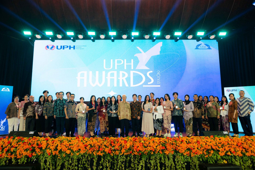 UPH Apresiasi 501 Mahasiswa Berprestasi Lewat UPH Awards 2025
