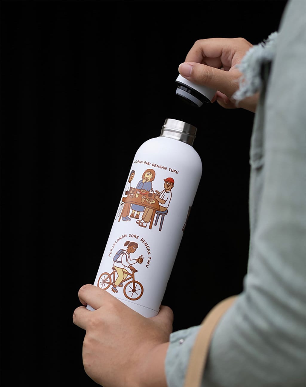 Berapa Harga Tumbler Tuku dan Kenapa Botol Ini Viral di Medsos?