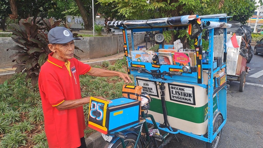 Kisah Sutopo, Pensiunan TNI di Balik Becak Pustaka Jogja