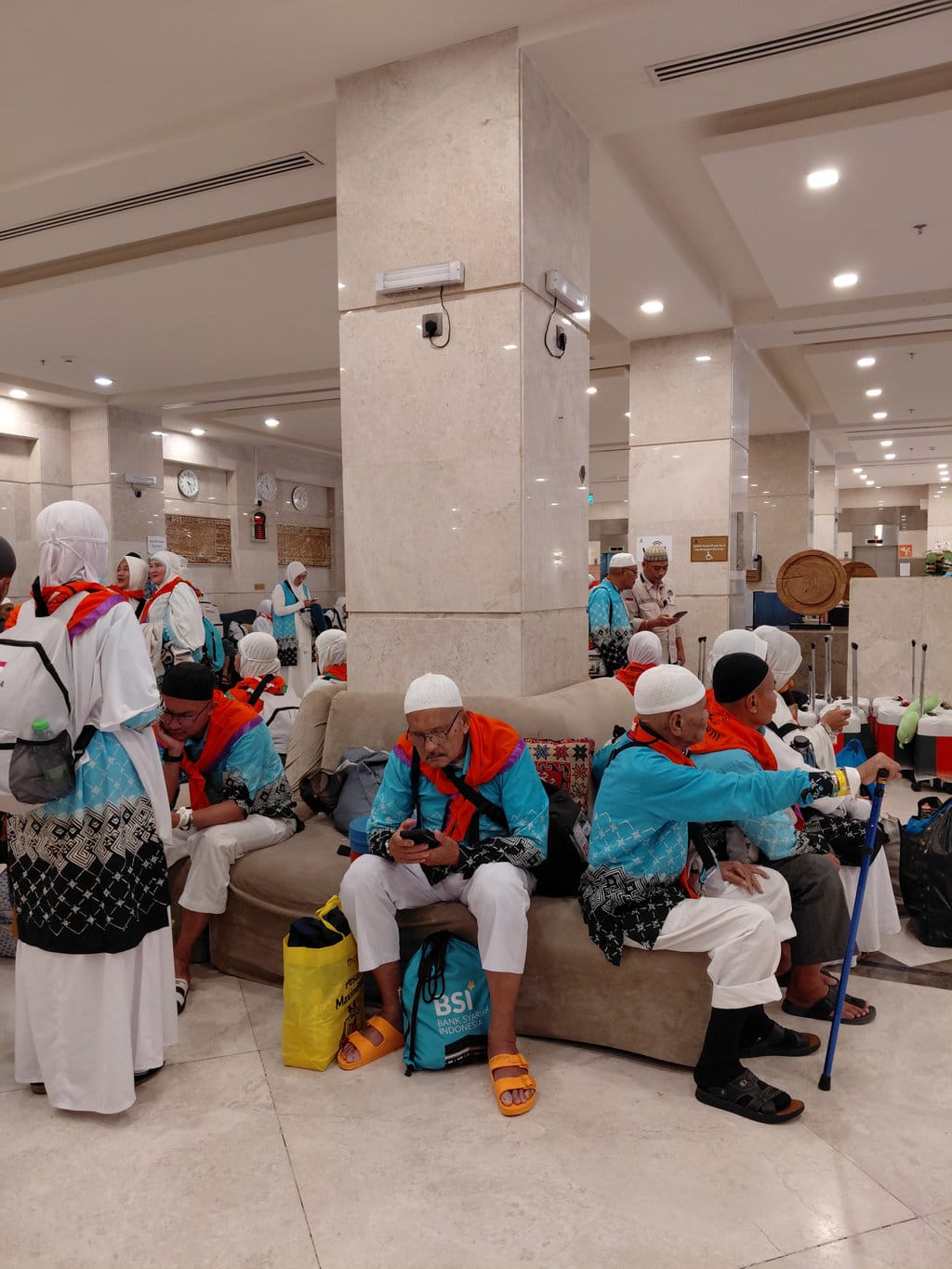 Tangis Haru & Lambaian Tangan Jemaah KNO 02 Tinggalkan Makkah