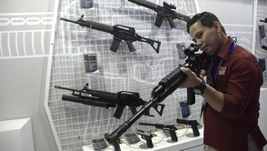 Senjata Buatan Indonesia di Indo Security - Foto Tirto.ID