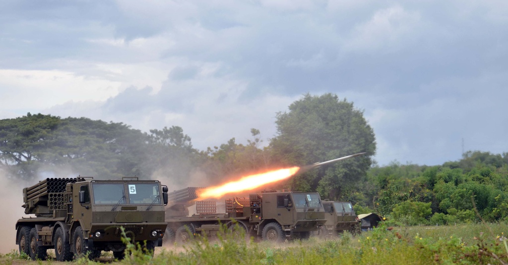 Ujicoba Multi Launch Rocket System