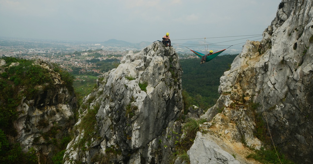 Hammocking di Puncak Gunung Hawu