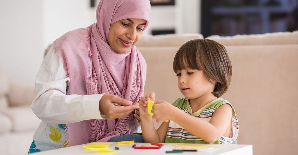 6 Tips Memilih Pengasuh Anak: Apa Saja yang Perlu Diperhatikan?