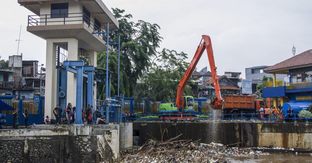 Banjir Jakarta: Pintu Air Manggarai Pagi Ini Masih Siaga II