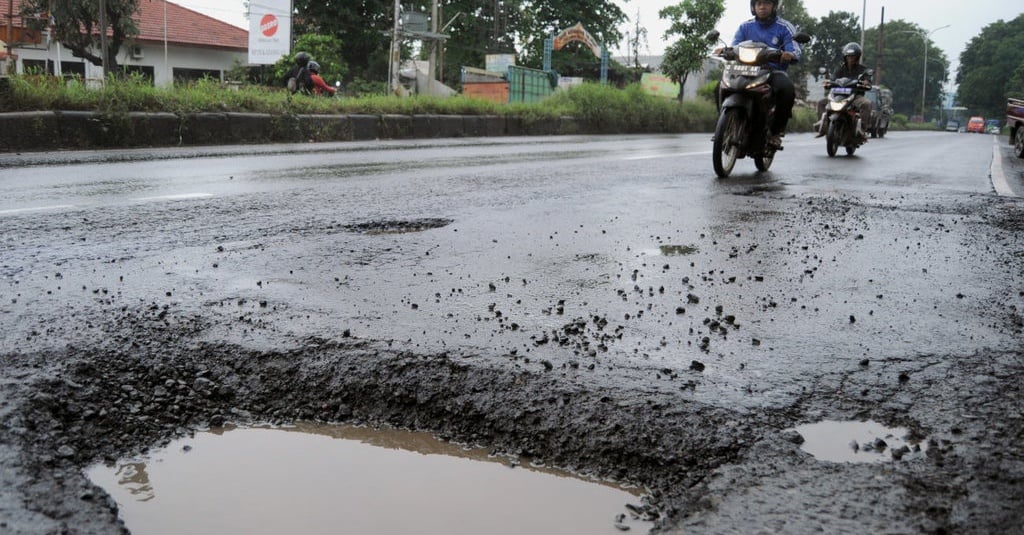 Warga Bisa Menuntut Jika Kecelakaan Akibat Jalan Rusak