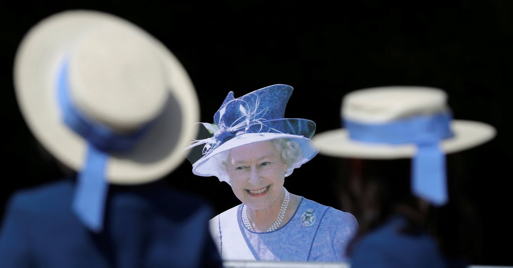 Gaya Berbusana Khas Ratu Elizabeth II yang Ikonik: Topi hingga Tas