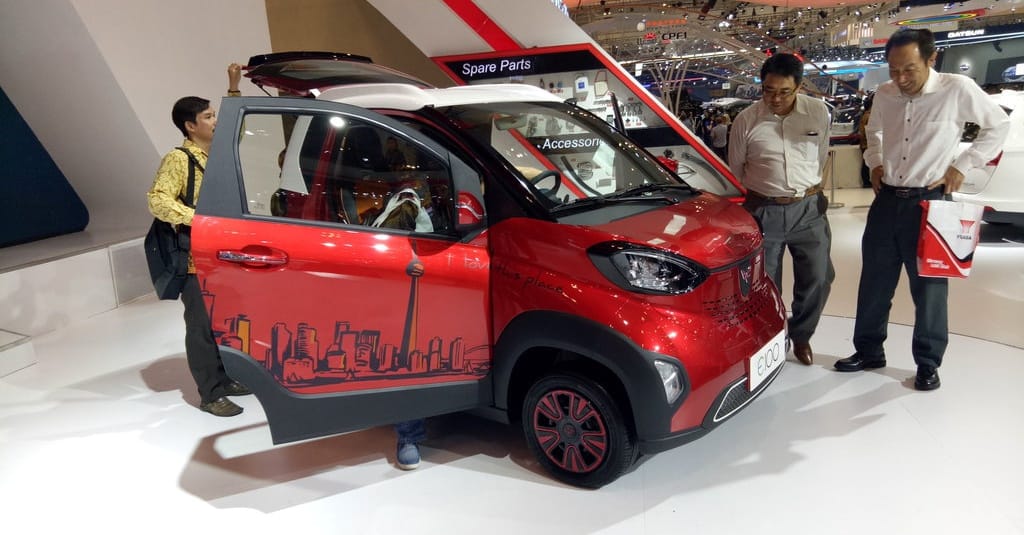 Wuling Kenalkan E200 & E100 di Indonesia Electric Motors Show 2019