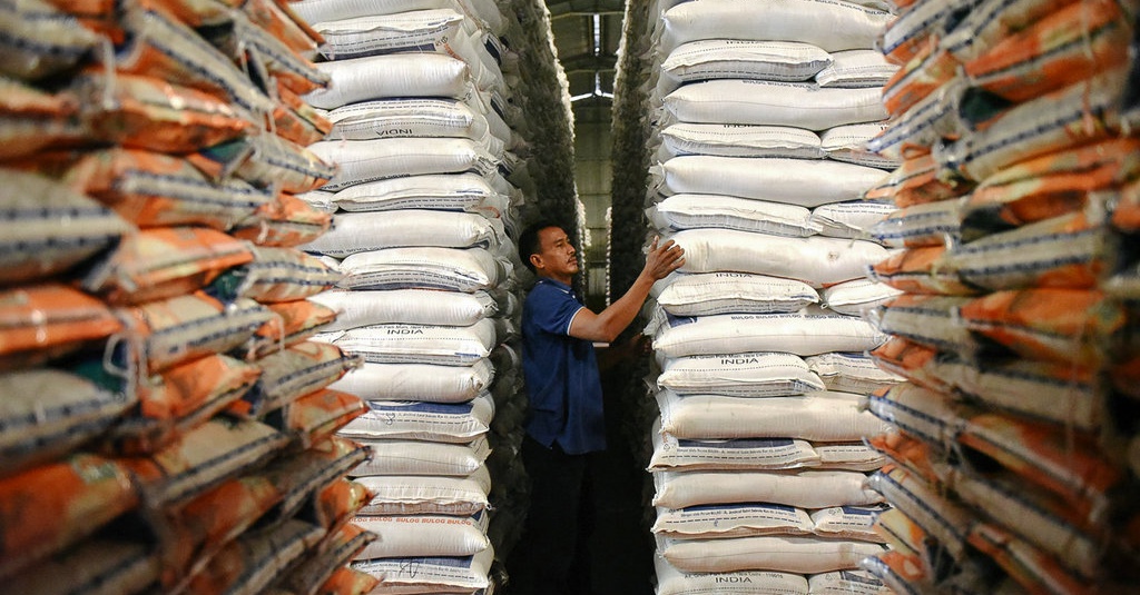 Distribusi Beras Medium Bulog - Foto Tirto.ID