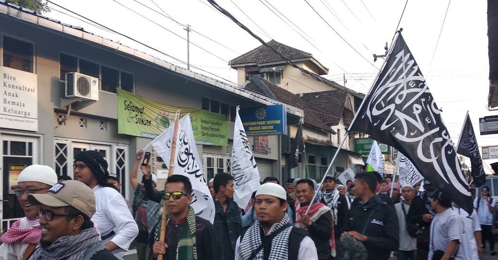 Polisi Belum Tentukan Sikap Saat Ada Bendera HTI di Aksi Demo