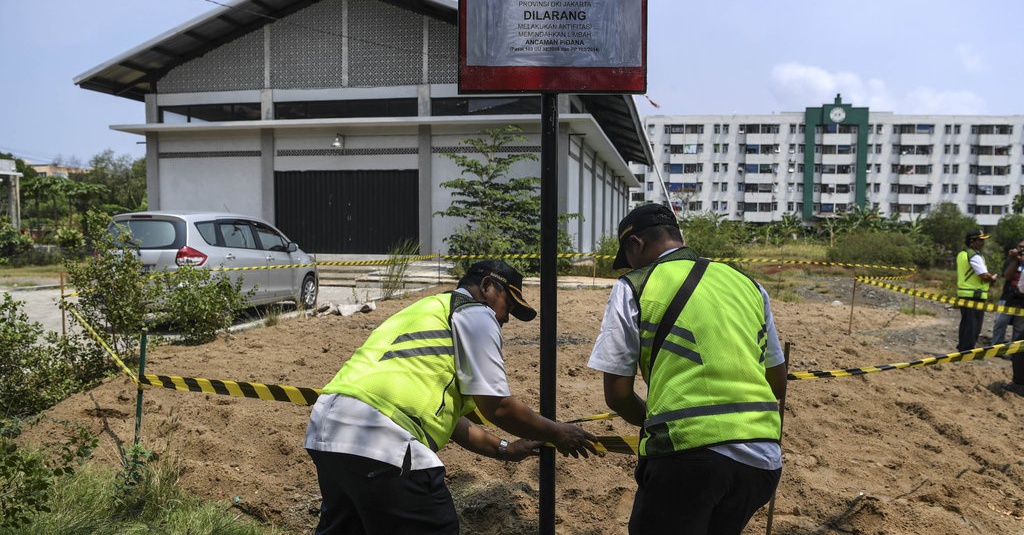 Mengapa Pasir Diduga Limbah B3 Dijual Bebas di Marunda? Mengapa Pasir Diduga Limbah B3 Dijual Bebas di Marunda?