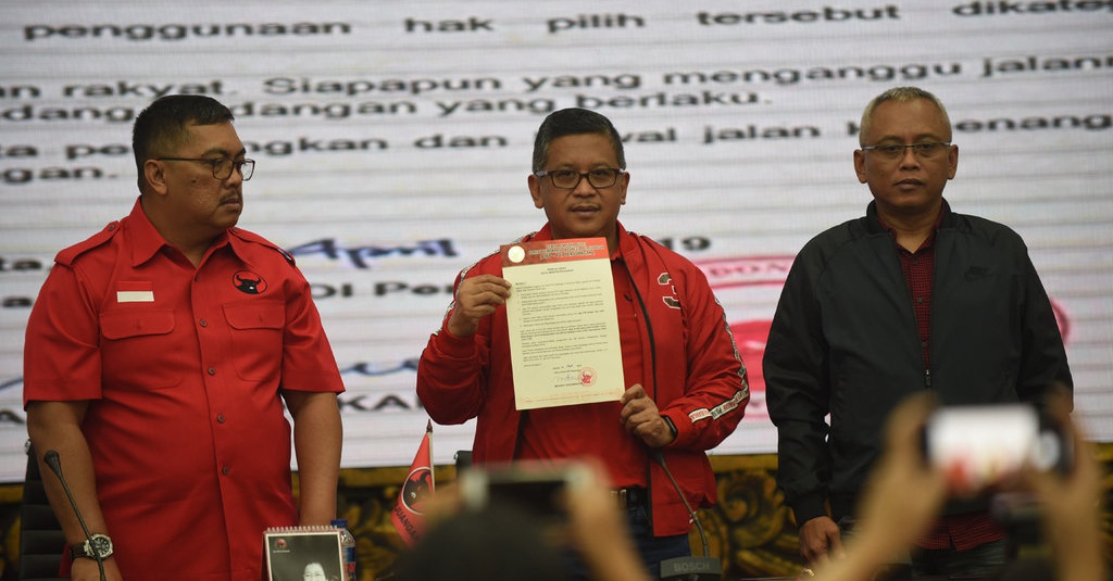 Hasto Kristiyanto Membacakan Perintah Megawati Jelang Pemilu Hasto Kristiyanto Membacakan Perintah Megawati Jelang Pemilu