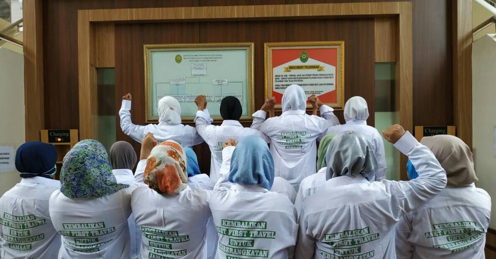 Korban First Travel Kompak Pakai Kemeja Putih saat Sidang Perdata