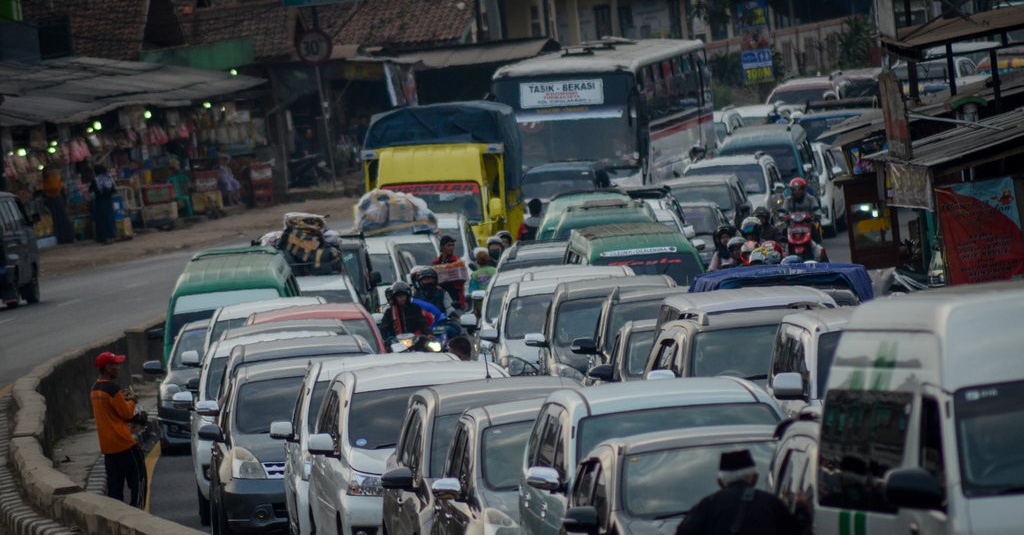 Jalur Nagreg Padat, Kendaraan ke Jakarta Diarahkan ke Tol Cipali