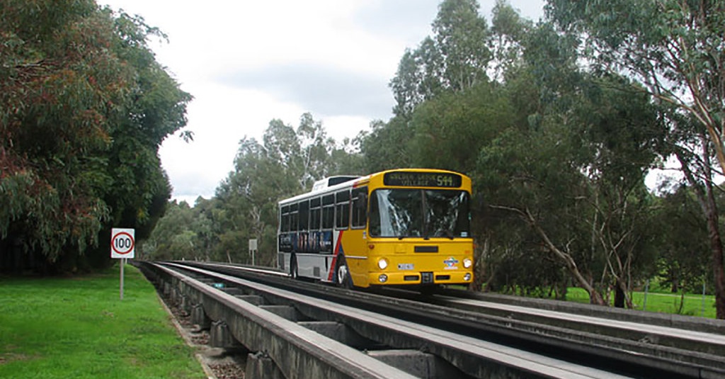 Menilik Plus Minus Penerapan O-Bahn Busway