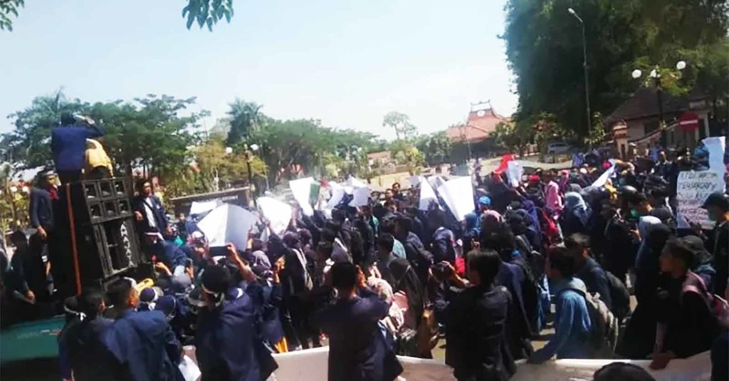 Demo Mahasiswa Madura Tuntut Penguatan KPK & Tunda RUU Kontroversi