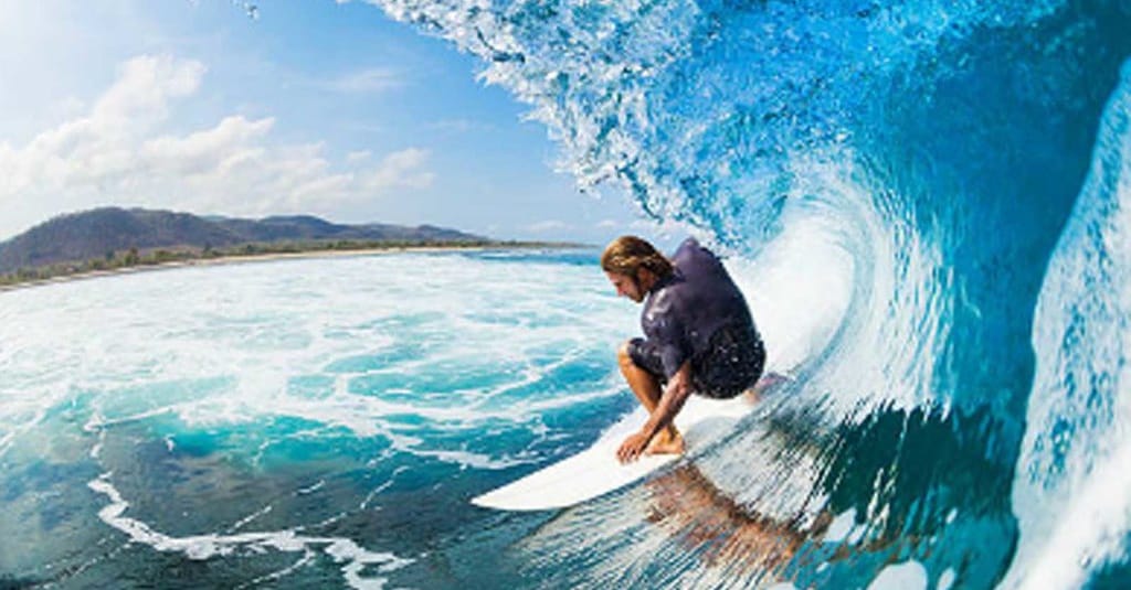 Rekomendasi 7 Destinasi Selancar di Indonesia Selain Bali