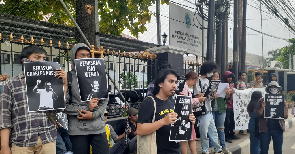 Hakim PN Jaksel Tolak Praperadilan Tapol Papua Surya Anta Cs Hakim PN Jaksel Tolak Praperadilan Tapol Papua Surya Anta Cs