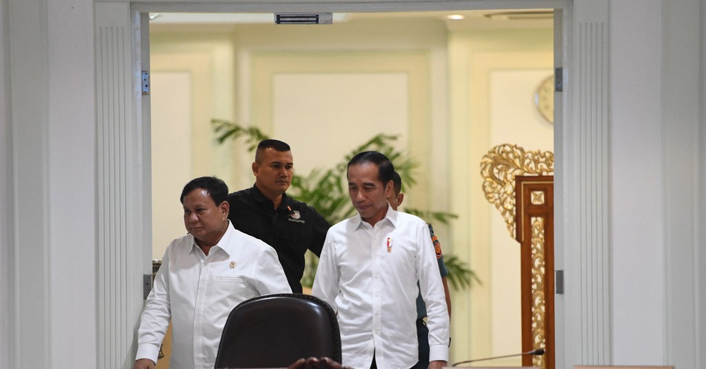 Jokowi Respons Kritik Soal Prabowo Sering Bepergian ke Luar Negeri Jokowi Respons Kritik Soal Prabowo Sering Bepergian ke Luar Negeri