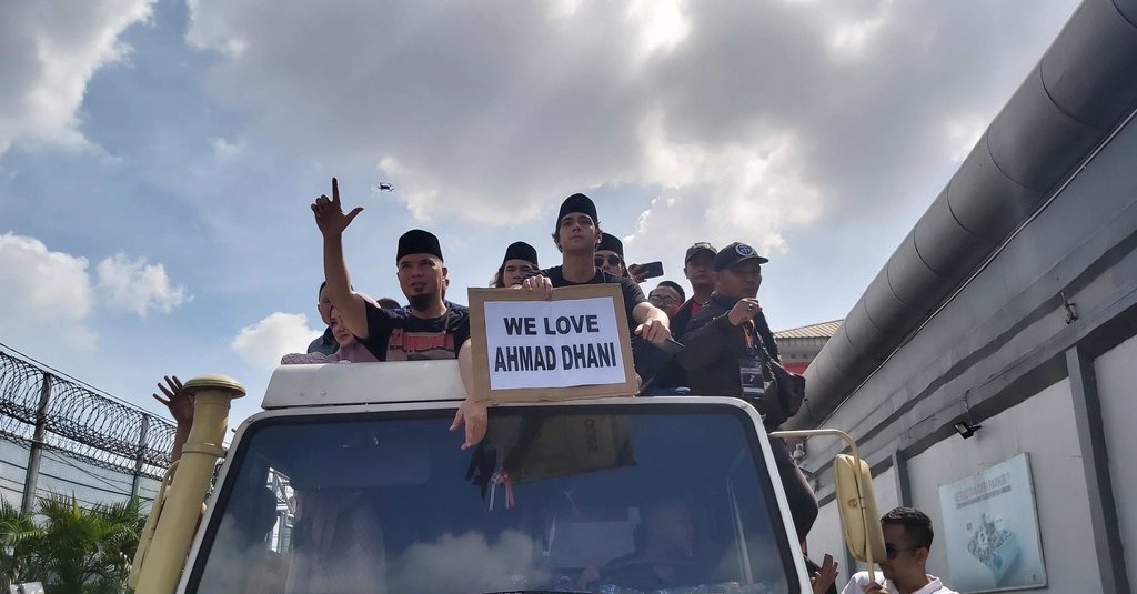 Bebas Hari Ini, Ahmad Dhani Jadi Trending Topic di Twitter - Tirto.ID