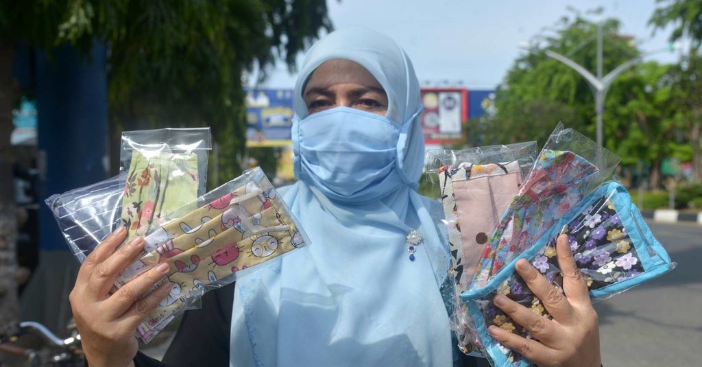 Tips Agar Anak Mau Pakai Masker Selama Pandemi COVID-19