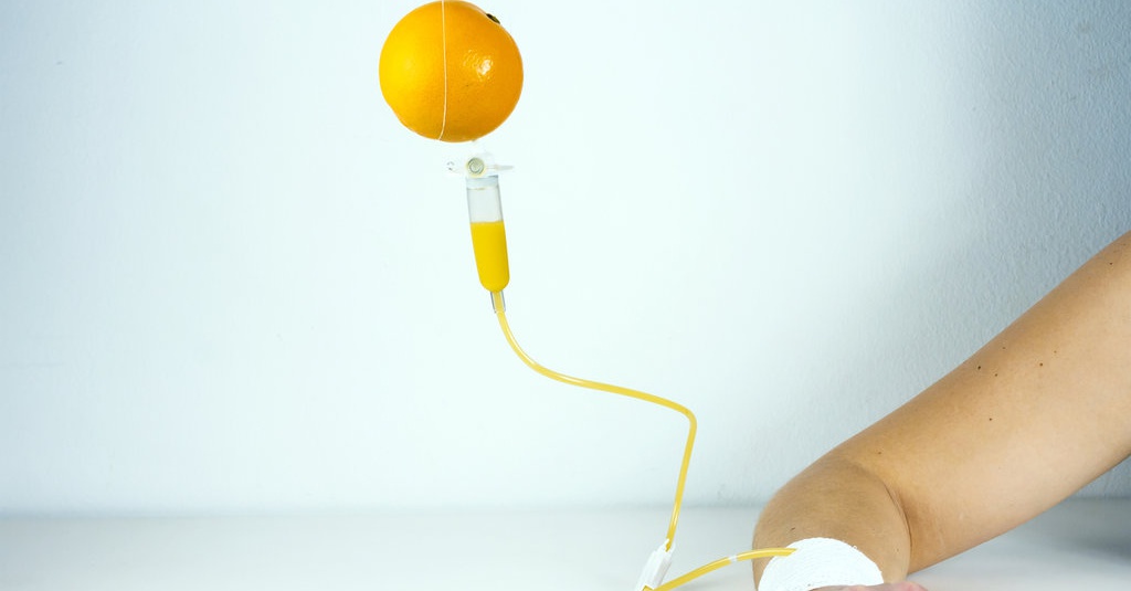 Mengenal Vitamin Infus, Manfaat, dan Risikonya Bagi Kesehatan