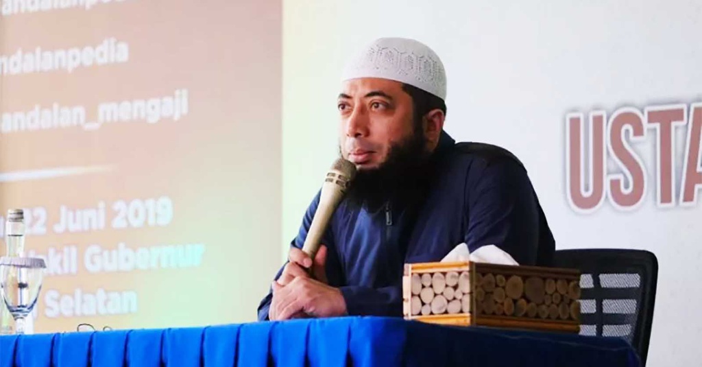 Profil Dan Biodata Ustaz Khalid Basalamah Sebut Wayang Haram Penulis
