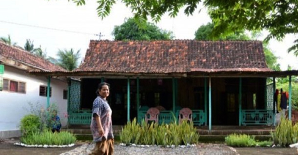 Arsitektur Tanean Lanjang Rumah Adat Masyarakat Madura & Fungsinya