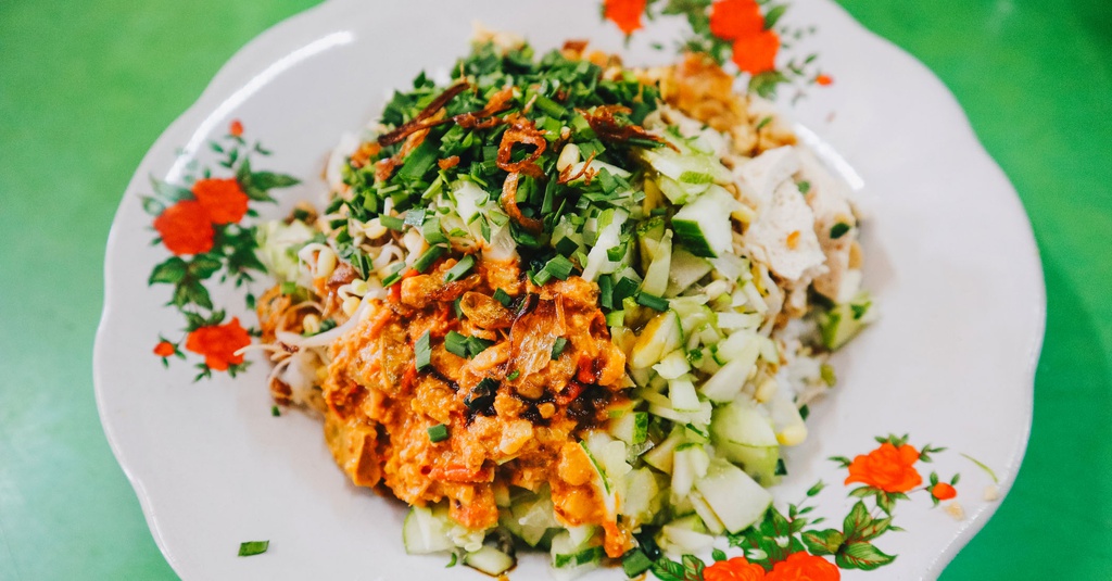 Resep Nasi Lengko Khas Cirebon dengan Bumbu Kacang dan Kecap