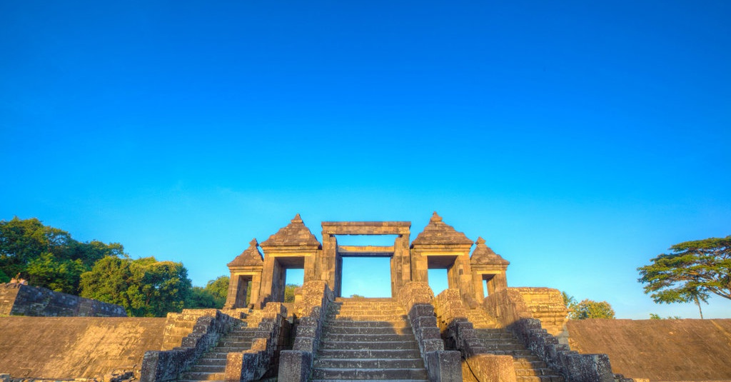 Sejarah Candi Ratu Boko, Legenda, & Struktur Situs Bangunannya