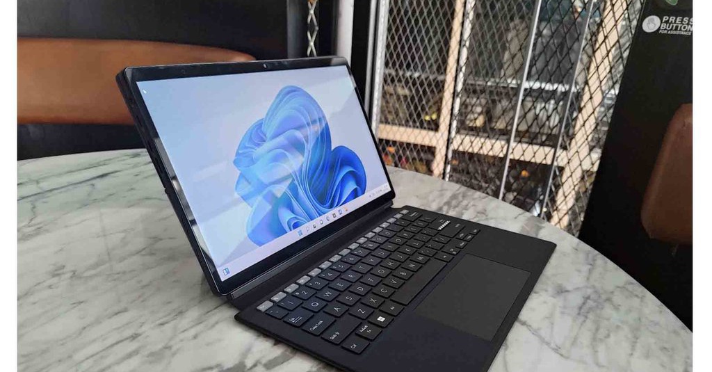 ASUS Vivobook 13 Slate OLED (T3300), Laptop & Tablet Berlayar OLED