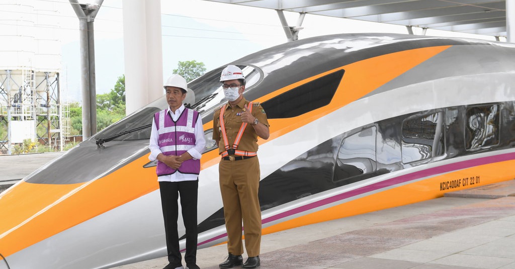 Deretan Persoalan Kereta Cepat: Jangan Bernasib Kayak Hambalang