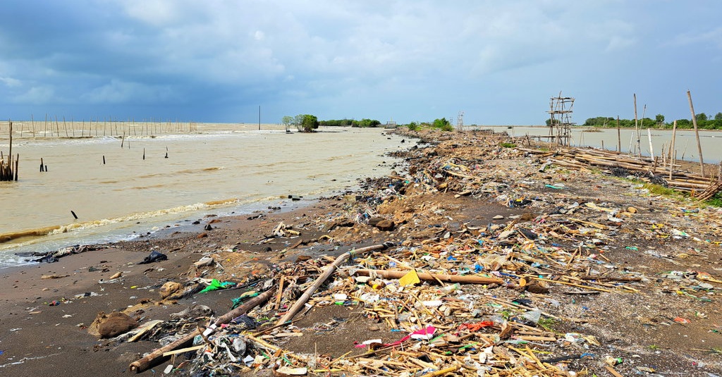 Bahaya Sampah Plastik di Laut dan Imbas Minimnya Hasil Nelayan