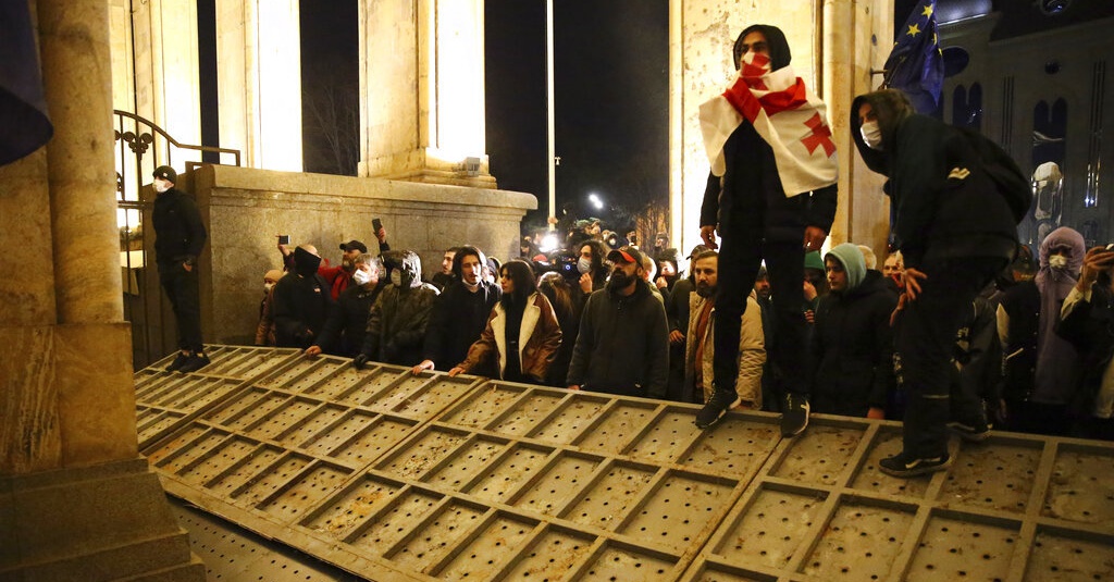 Kronologi Demo Tolak UU Pers di Parlemen Georgia Berujung Rusuh