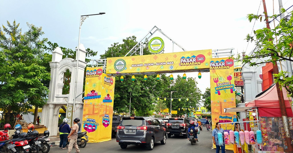 Suasana Ngabuburit & Berburu Takjil di Aloon-Aloon Semarang