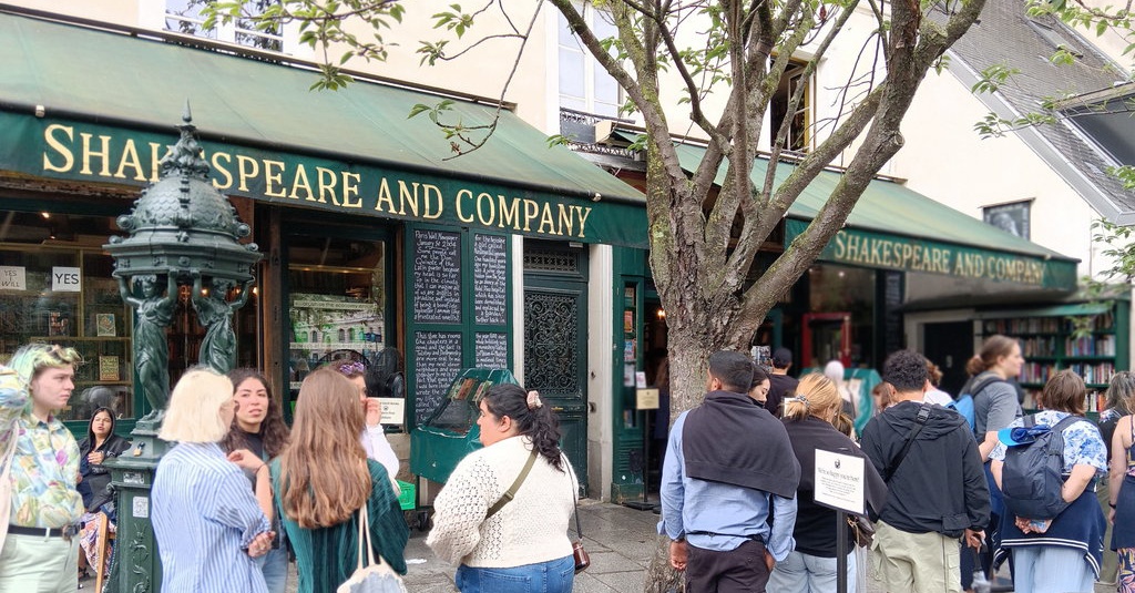 Malam Belum Tiba di Shakespeare and Company