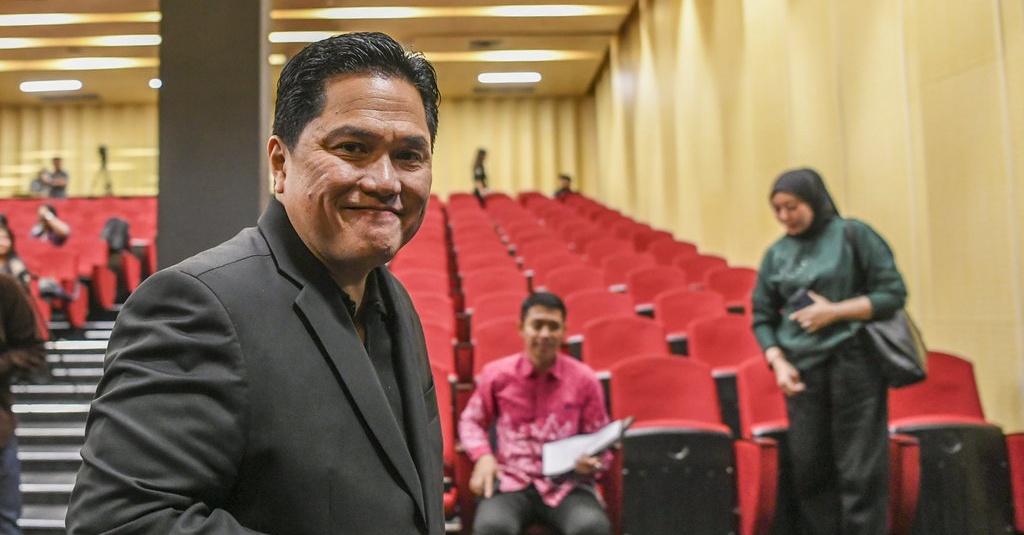 Jokowi Tunjuk Erick Thohir Jadi Menko Ad Interim Gantikan Luhut Jokowi Tunjuk Erick Thohir Jadi Menko Ad Interim Gantikan Luhut