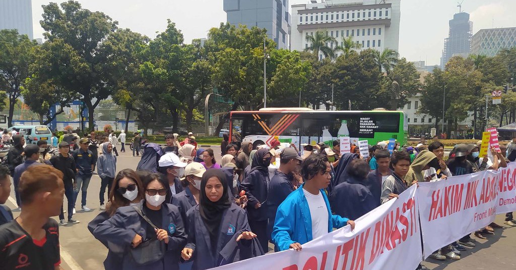 Demo di MK Hari Ini Jelang Putusan Batas Usia Capres-Cawapres