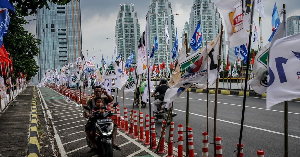 Sampah Visual Baliho Politik Jelang Pemilu 2024